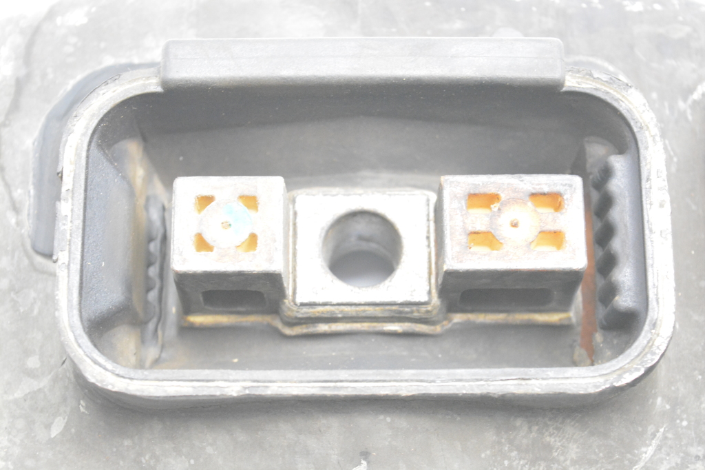 Used Ford Focus Gearbox holder AV617M121BC