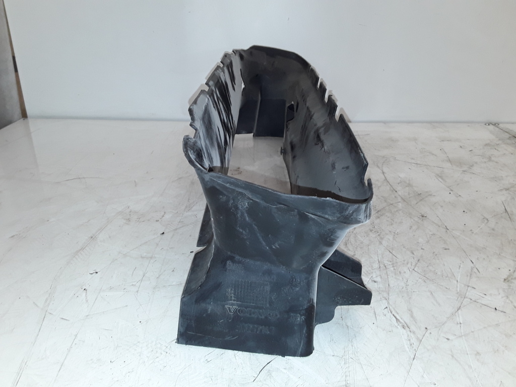Used VOLVO V50 Air deflector cooling radiator 30657147