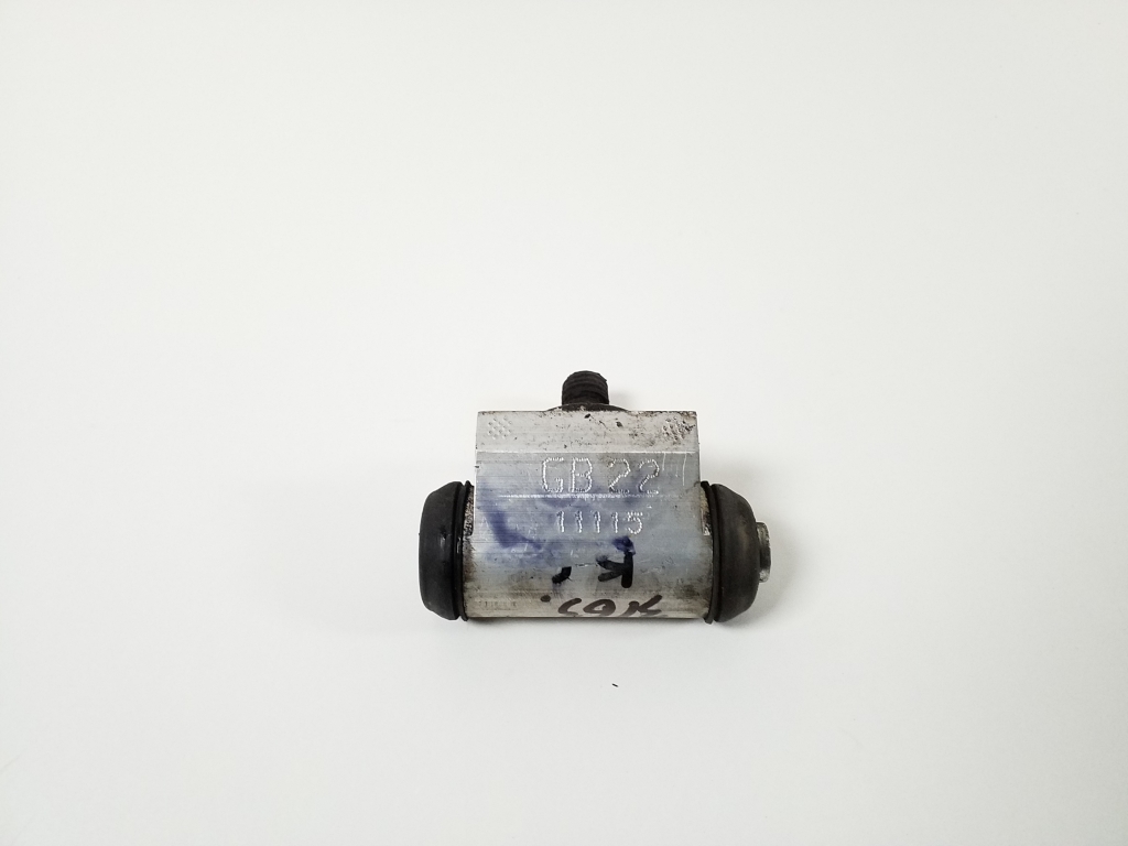 Used TOYOTA Hilux Rear brake cylinder 47550-09090