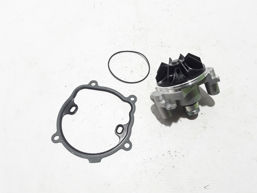 Used RENAULT Master Water pump 8201013780