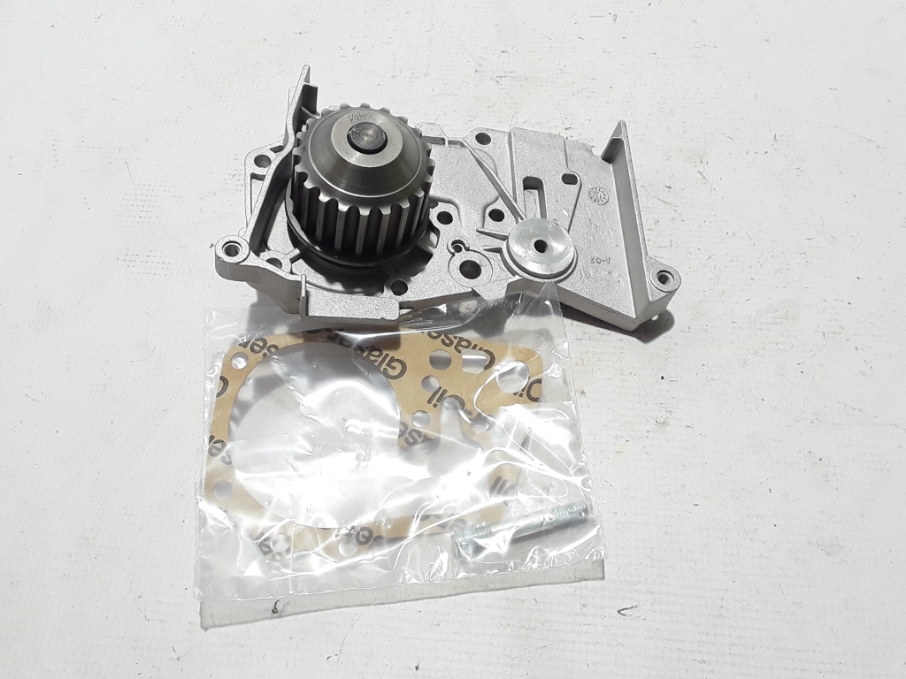 Used RENAULT Megane Water pump 7700861686