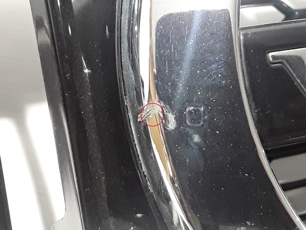 Used VOLVO XC60 Front grille 31425535