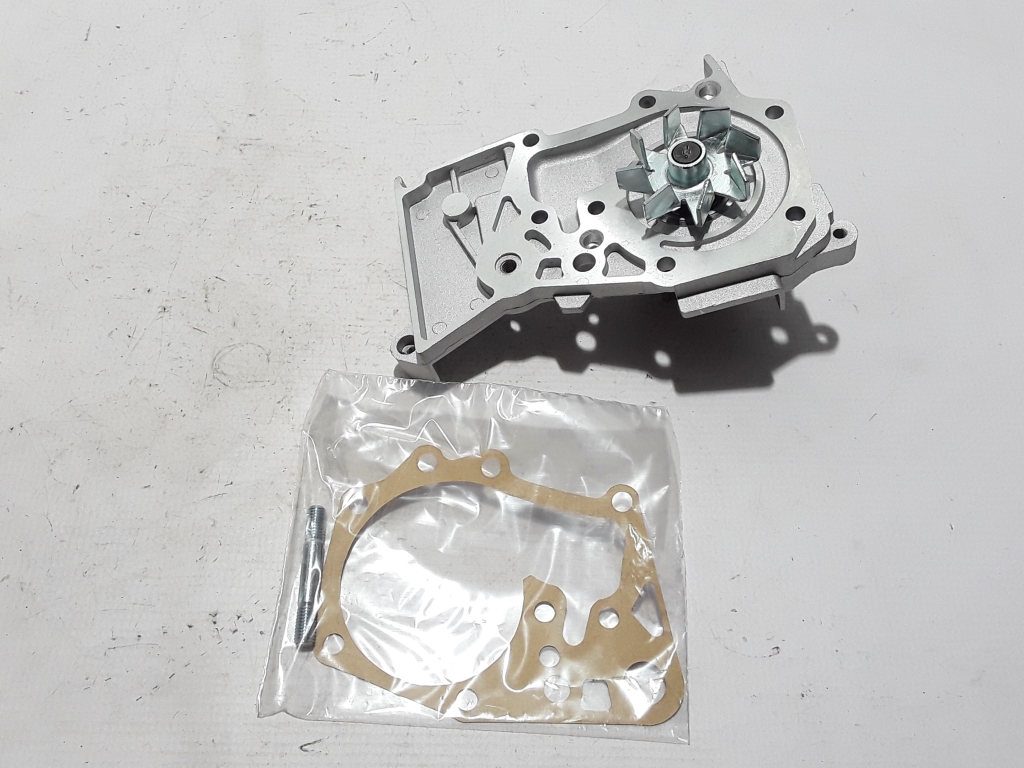 Used RENAULT Megane Water pump 8200428447