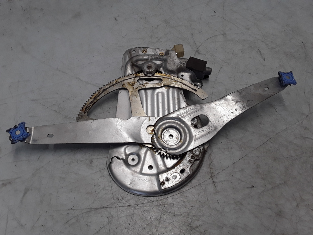 Naudotas VOLVO XC90 Priekinių durų stiklo pakėlėjas 30784577