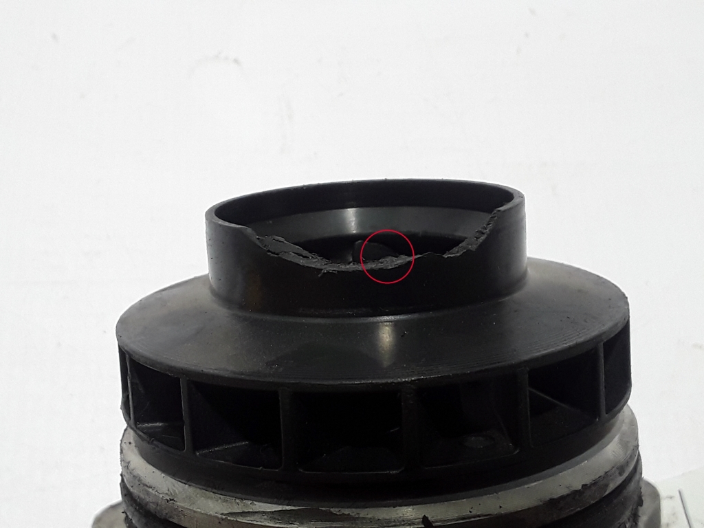 Used RENAULT Trafic Water pump 210103098R