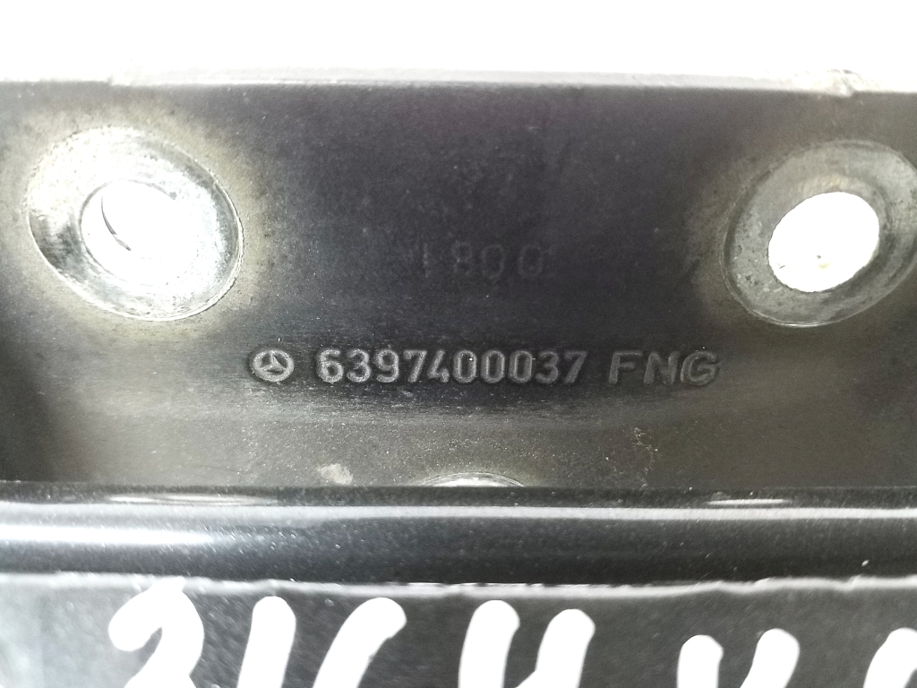 Used Mercedes Benz Vito Trunk lid hinge A6397400037