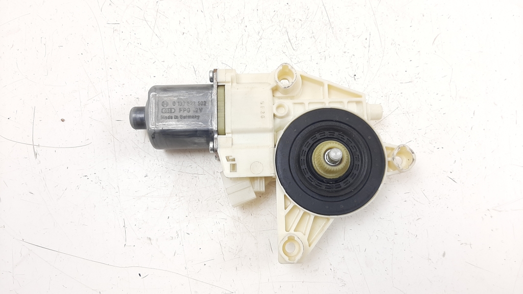Used Mercedes Benz C-Class Front door window motor A2048200242
