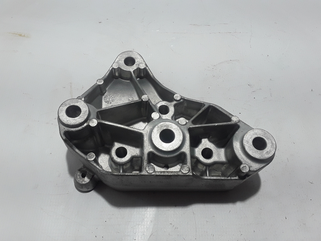 Used Chrysler Pacifica Gearbox holder 68470172AA