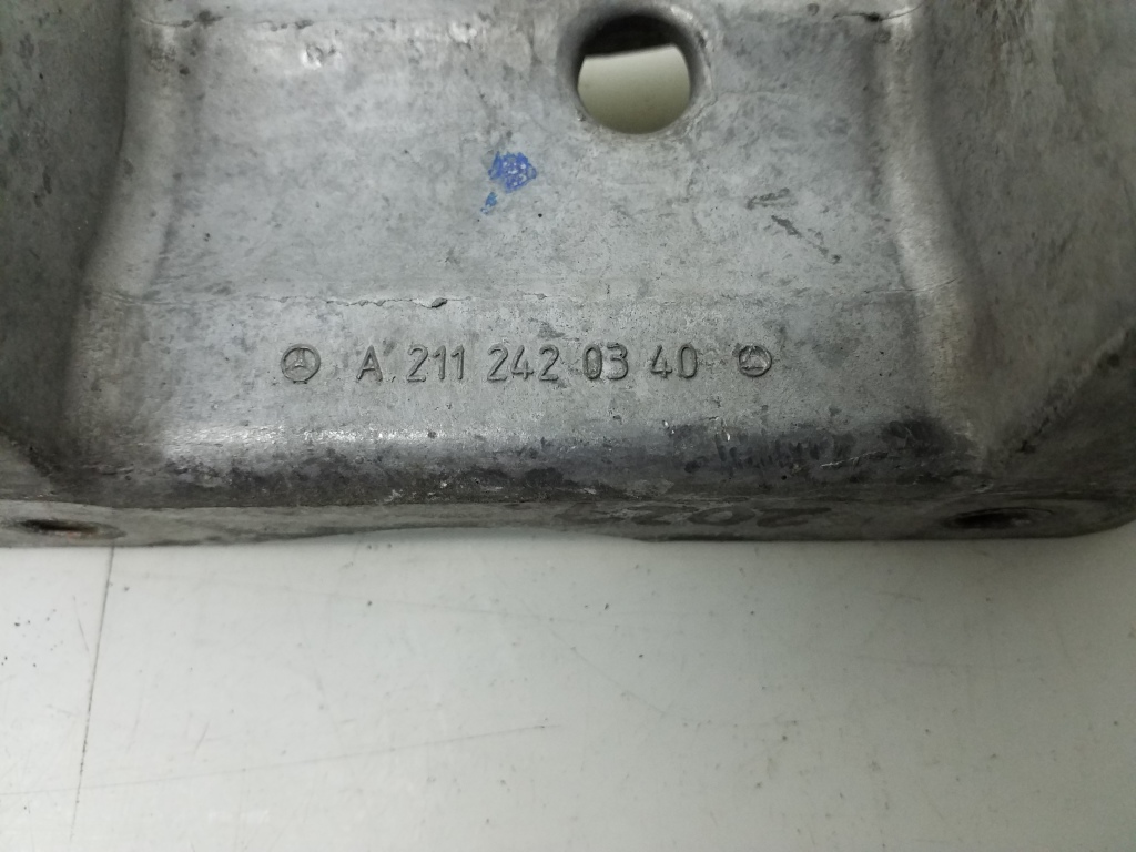 Used Mercedes Benz CLS-Class Gearbox holder A2112420340