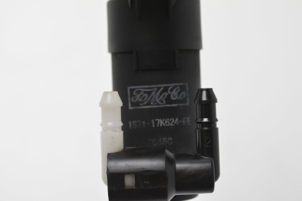 Used Ford Focus Front window washer motor 1S7117K624FE