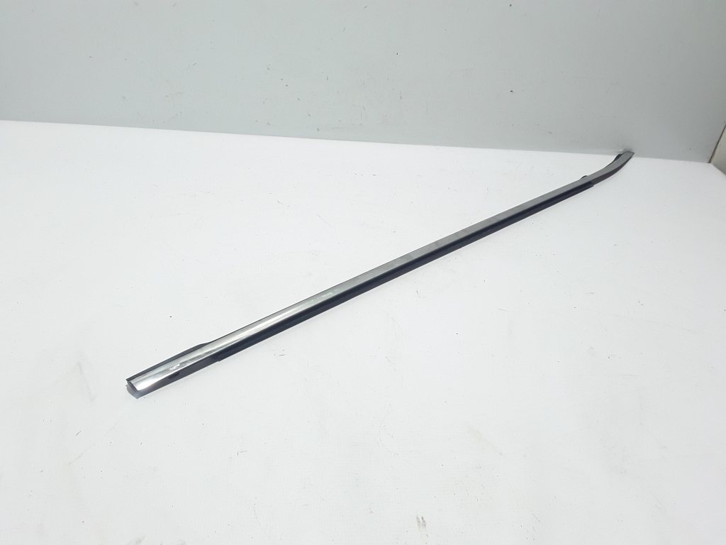 Used RENAULT Koleos Front door strip to the glass exterior 808204013R