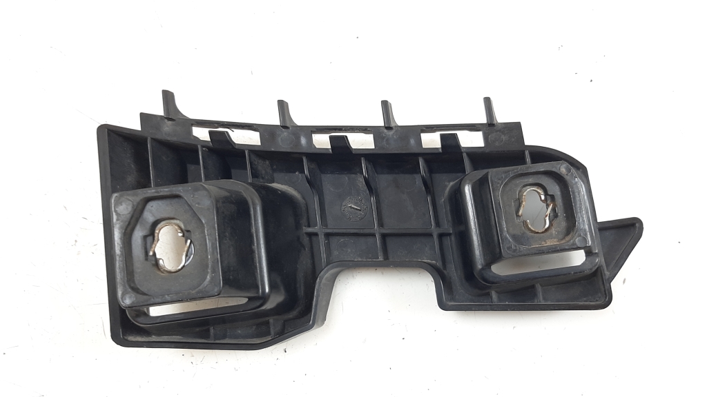 Naudotas Mercedes Benz C-Class Galinio bamperio laikiklis A2048851465