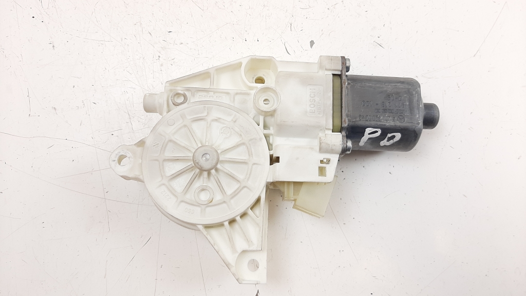 Used Mercedes Benz C-Class Front door window motor A2048200242