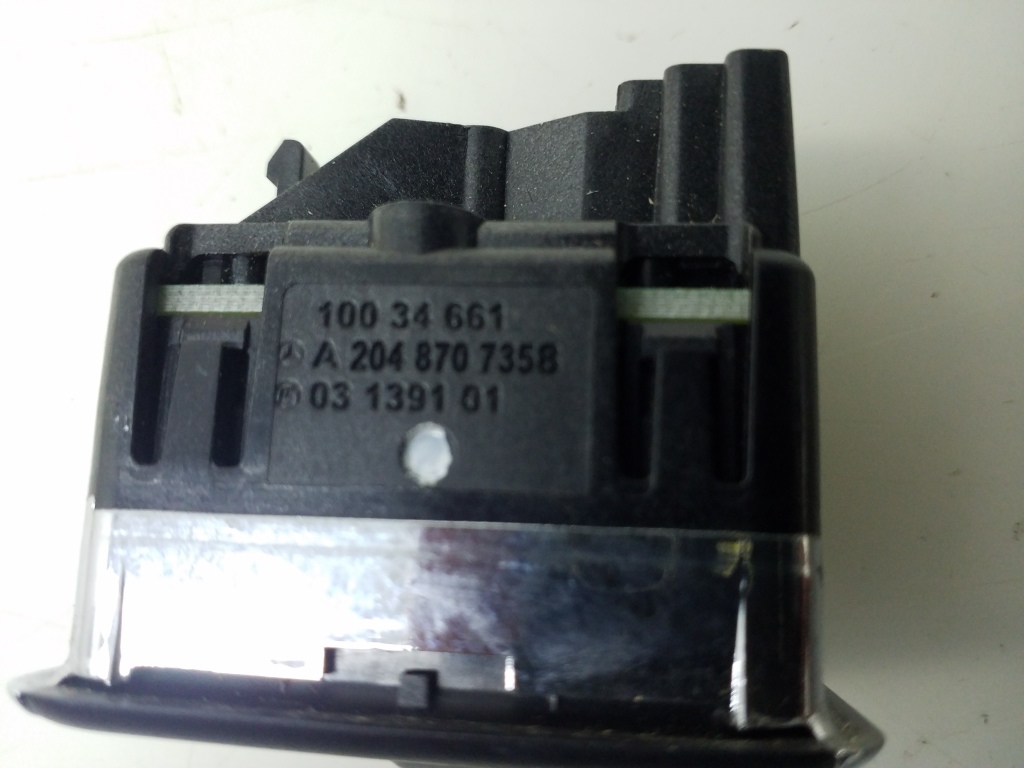 Used Mercedes Benz C-Class Front door glass switch A2048707358