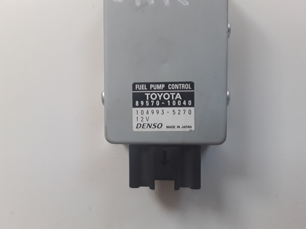 Used TOYOTA CHR Fuel injector relay 8957010040