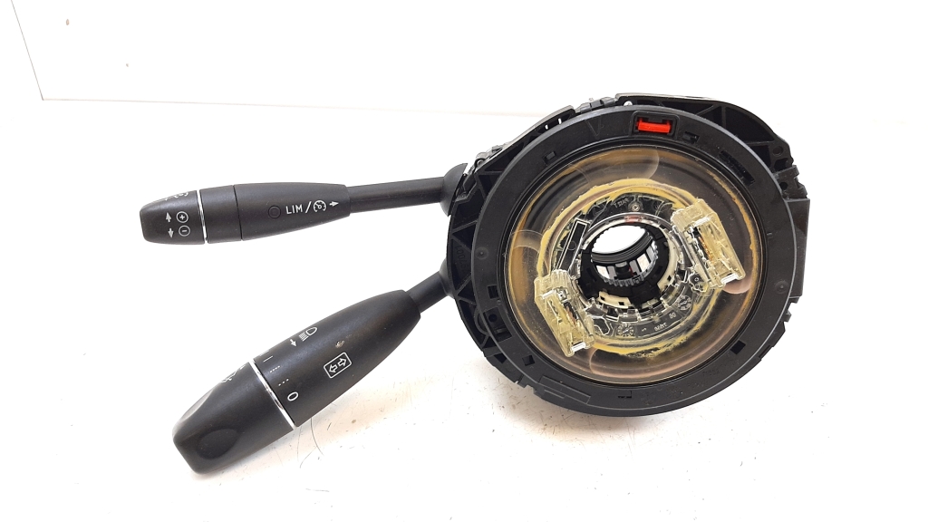 Used Mercedes Benz E-Class Switch and its parts A2124407503