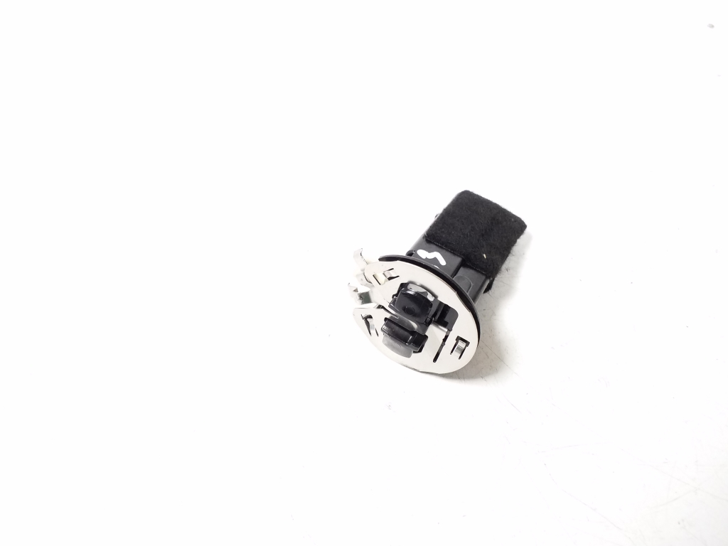 Used Mercedes Benz E-Class Antenna amplifier A2048205575