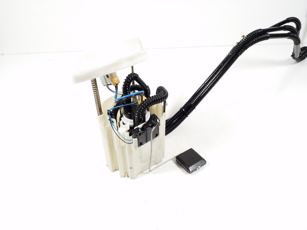 Used Mercedes Benz E-Class Fuel pump in the tank A2044702294