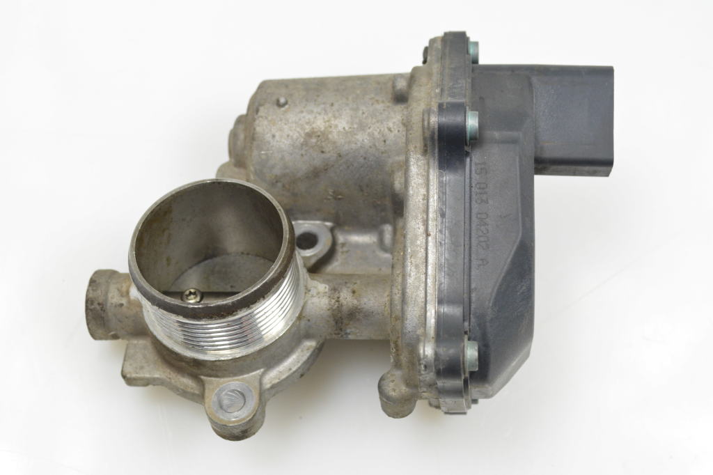 Used Volkswagen Golf EGR valve 04L131501