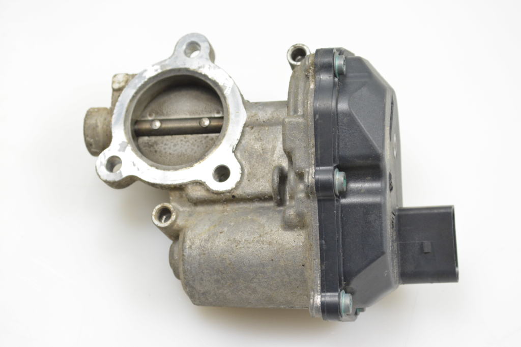 Used Volkswagen Golf EGR valve 04L131501