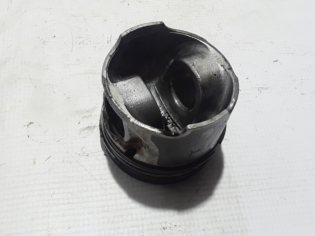 Naudotas RENAULT Megane Stumoklis ir jo detalės 7701474084