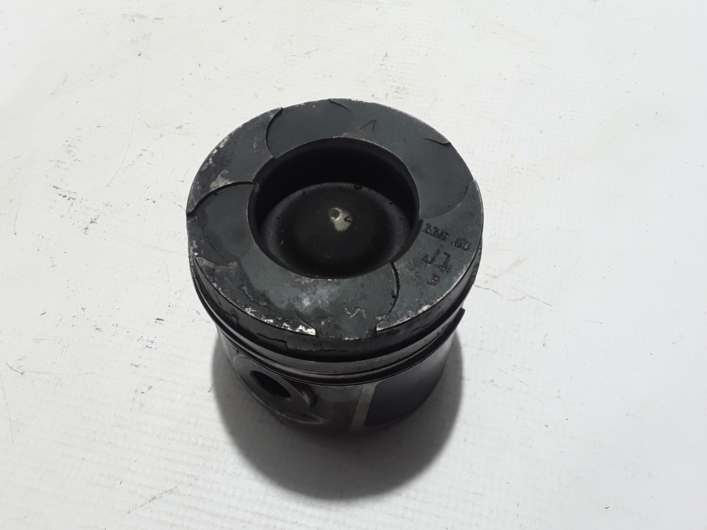Used RENAULT Master Piston and its parts 7701477439