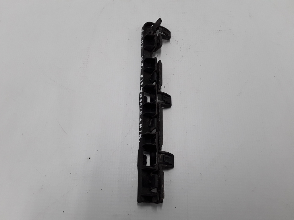 Used BMW 5 SERIES Exterior sill trim bracket 7184775