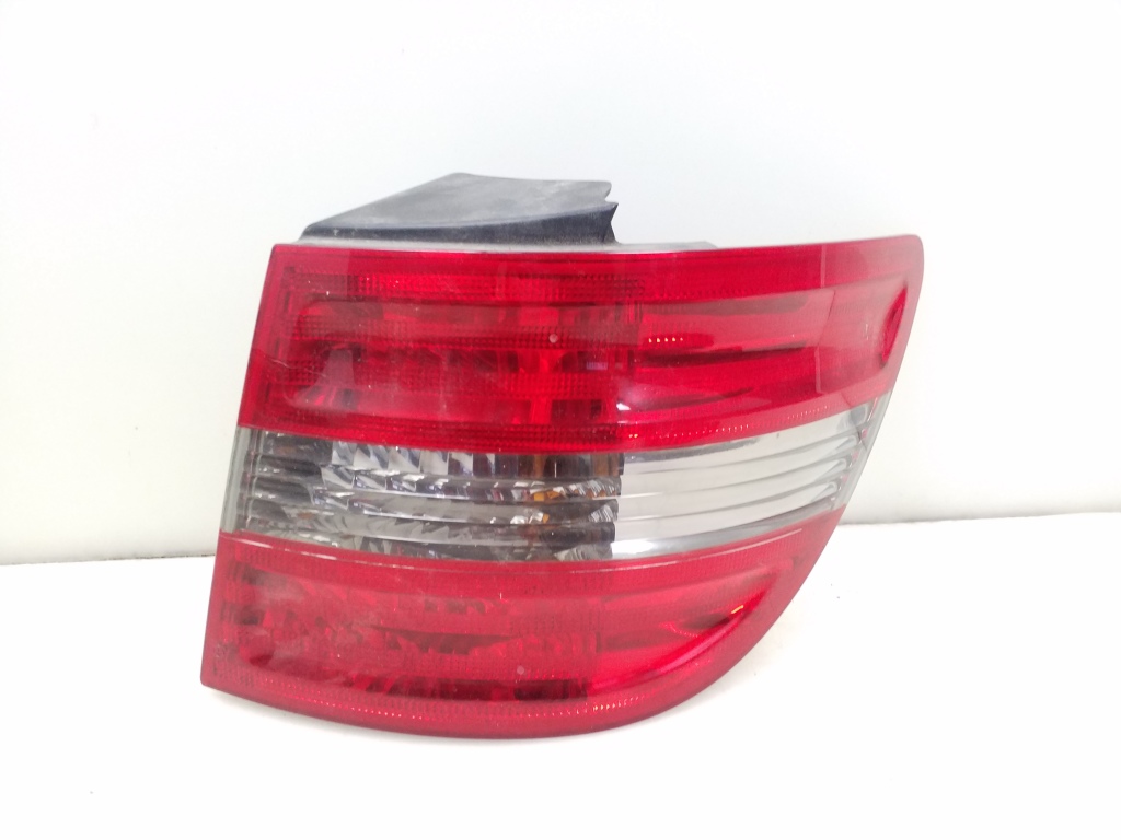 Naudotas Mercedes Benz B-Class Žibintas galinis kampinis ir jo detalės