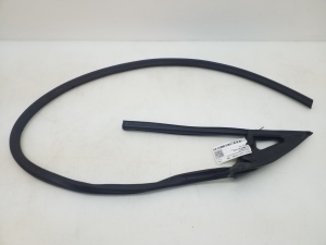 Used Mercedes Benz CLS-Class Front door sealing rubber on the door ...