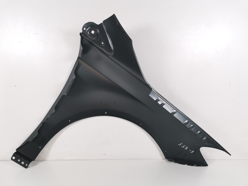 Used Mercedes Benz B-Class Front wing A2468810101