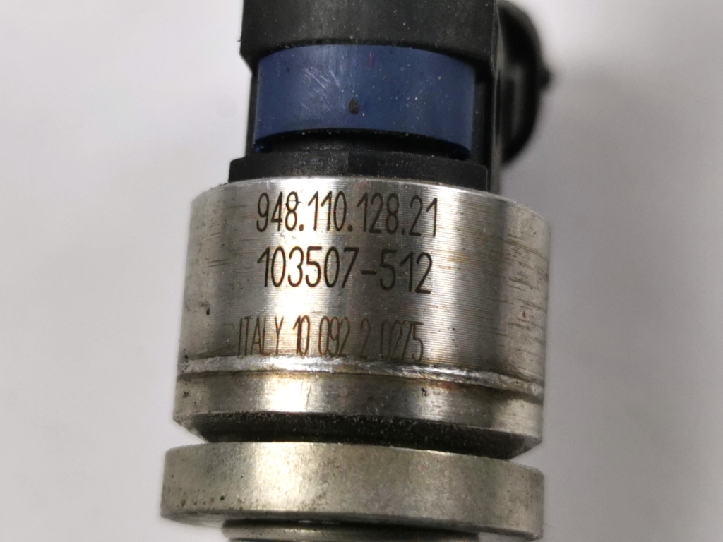 Naudotas Porsche Panamera Kuro purkštukas 94811012821