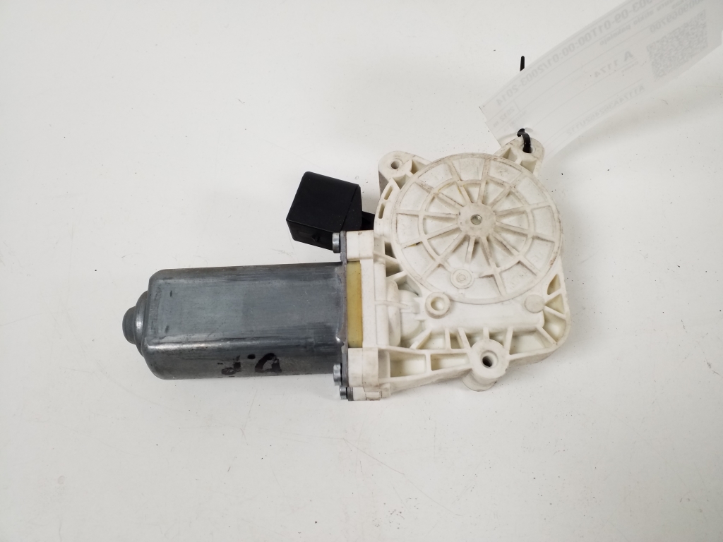 Naudotas Mercedes Benz Vito Priekinių durų stiklo pakėlėjo varikliukas ...