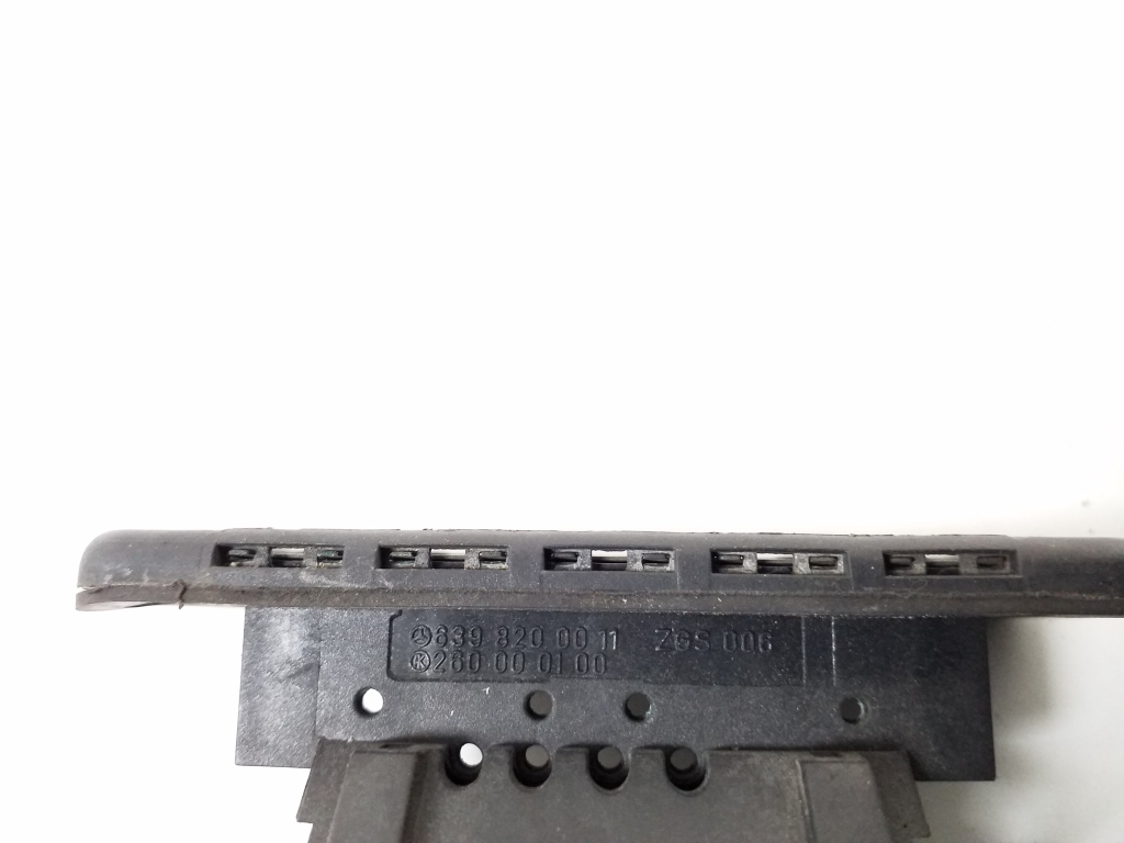 Used Mercedes Benz Vito Door switch on the body A6398200011
