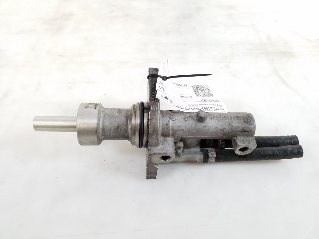Used Mercedes Benz Vito Master cylinder A0004316901