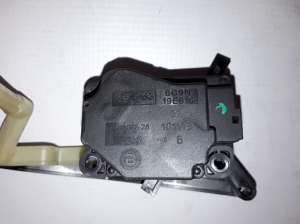 Used VOLVO XC60 Interior shoulder valve motor 31348271