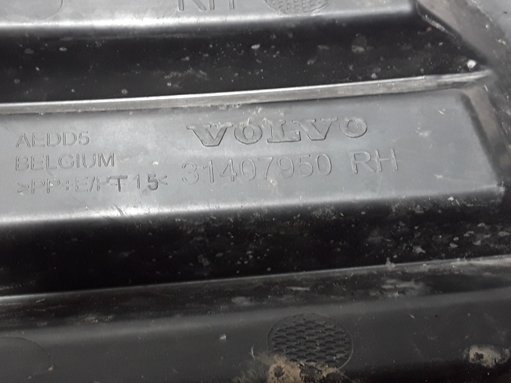 Used VOLVO XC40 Front bumper lower grille 31407950