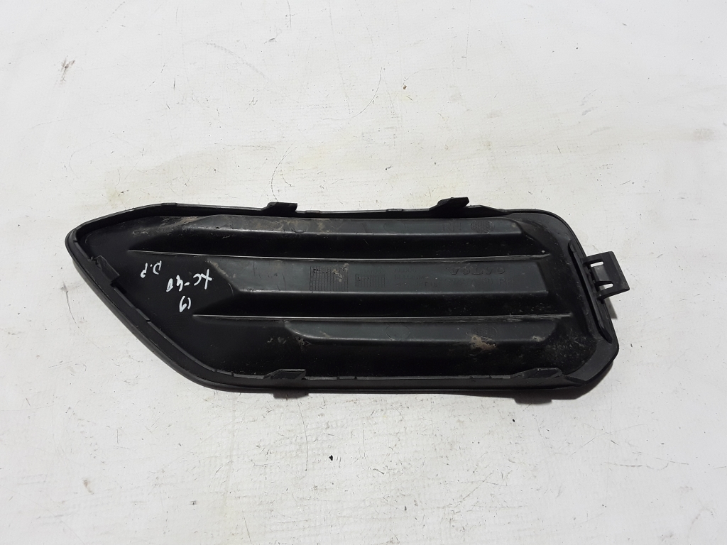Used VOLVO XC40 Front bumper lower grille 31407950