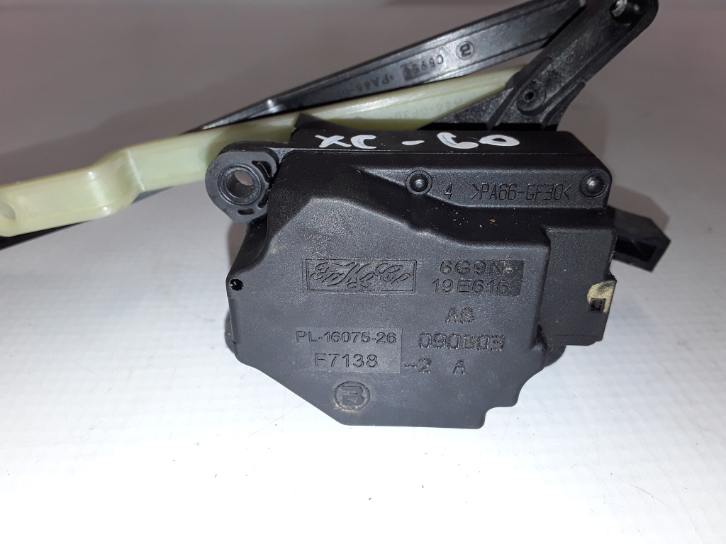 Used VOLVO XC60 Interior shoulder valve motor 31348271