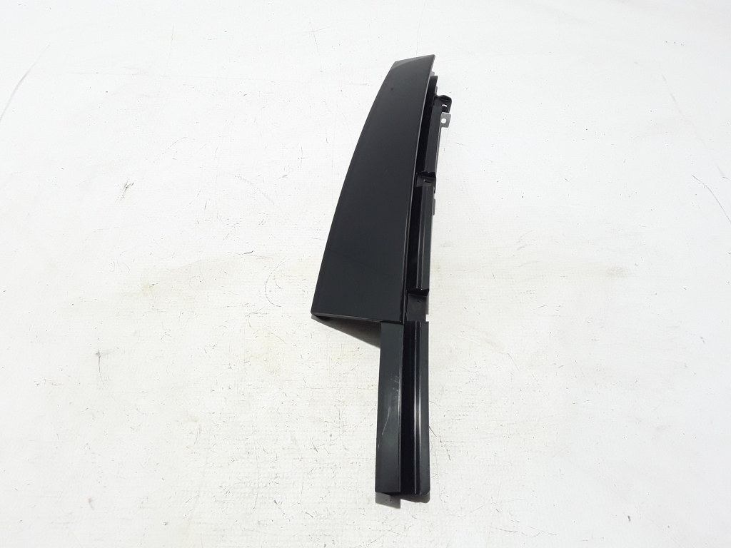 Used VOLVO XC40 Front door strip to the glass exterior 31448392