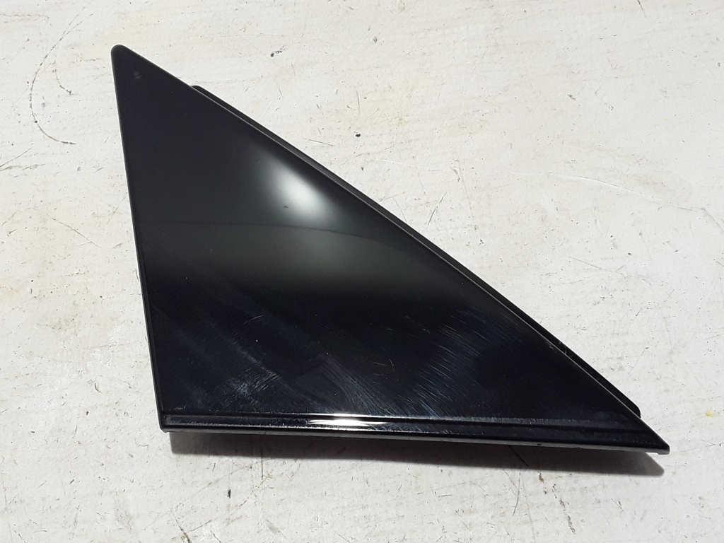 Kasutatud VOLVO XC40 Kärbi peeglikolmnurkseni 32216224