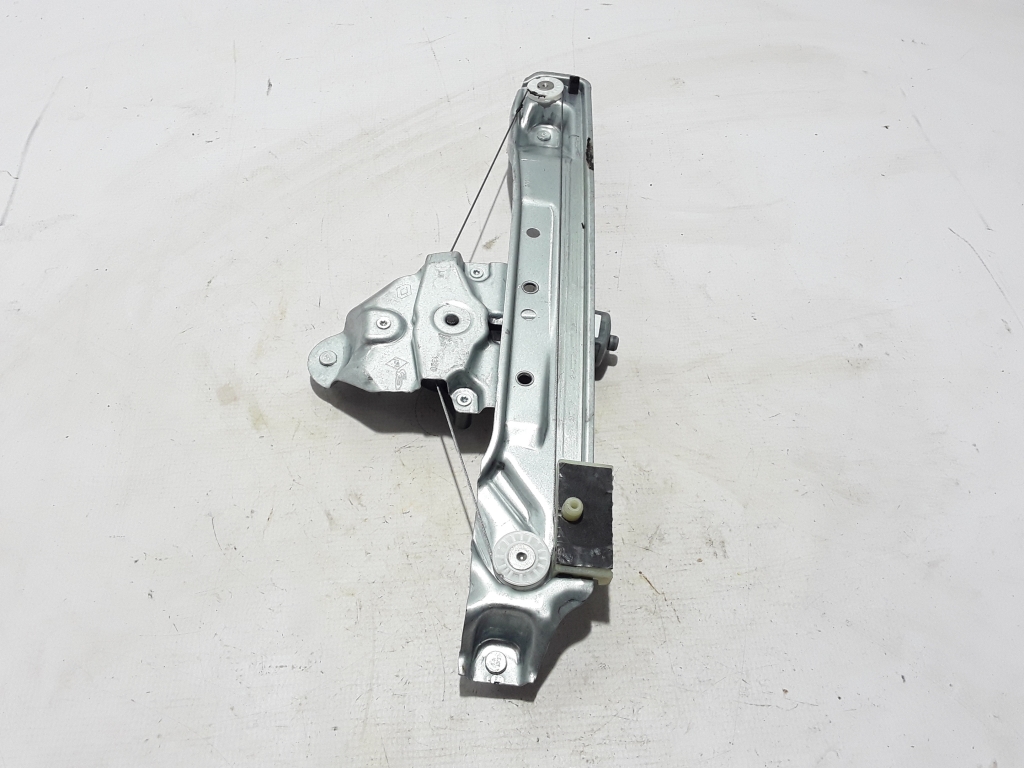 Used Dacia Duster Rear side door window lifter 827210622R