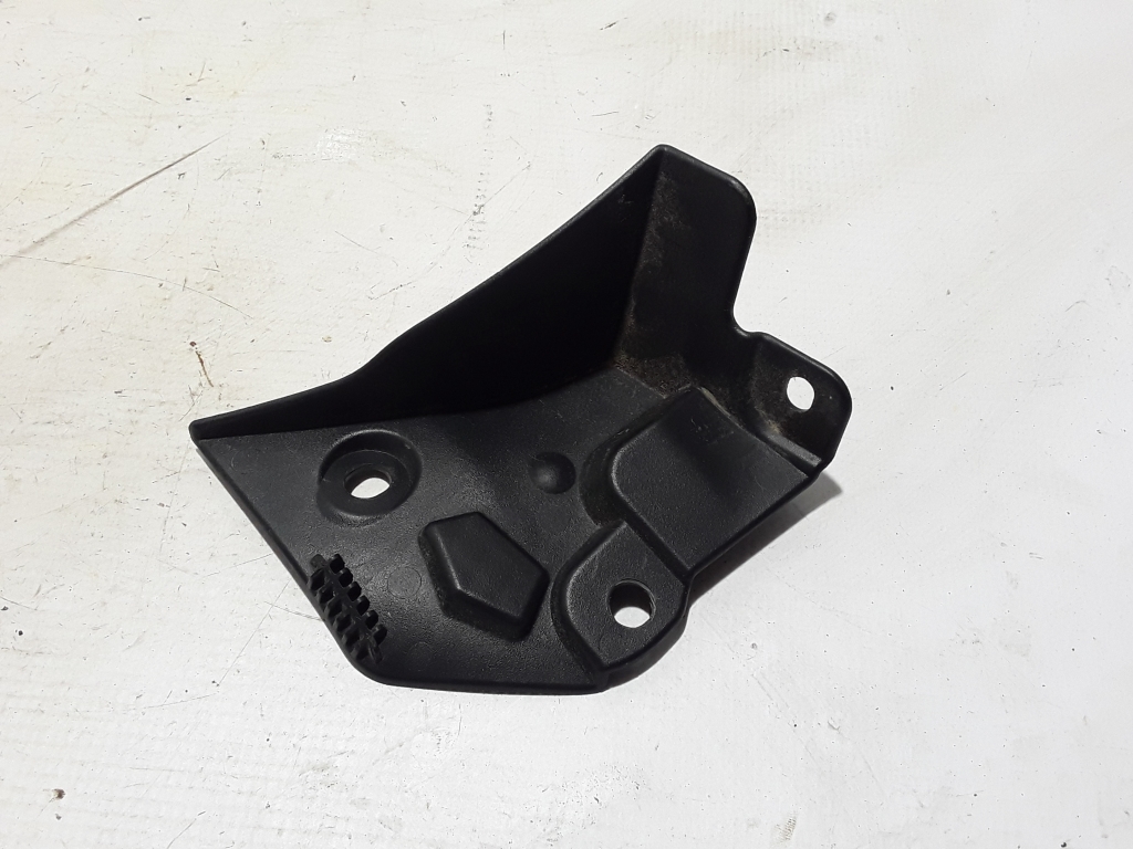 Used VOLVO XC40 Hood trim 31479538