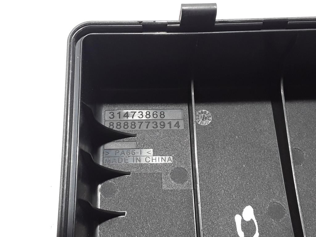 Naudotas VOLVO XC40 Saugiklių bloko korpusas po variklio gaubtu 31473868