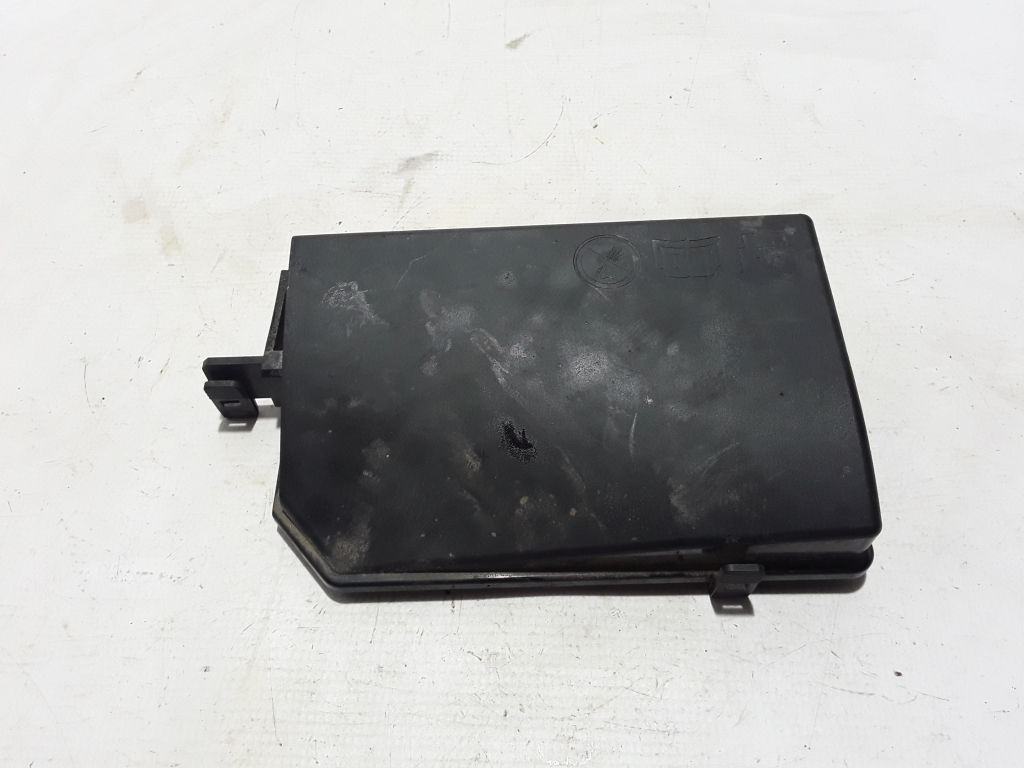 Naudotas VOLVO XC40 Saugiklių bloko korpusas po variklio gaubtu 31473868