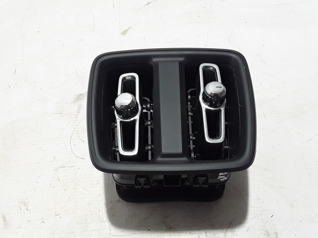 Naudotas VOLVO XC40 Salono panelės ventiliacinės grotelės 31469033