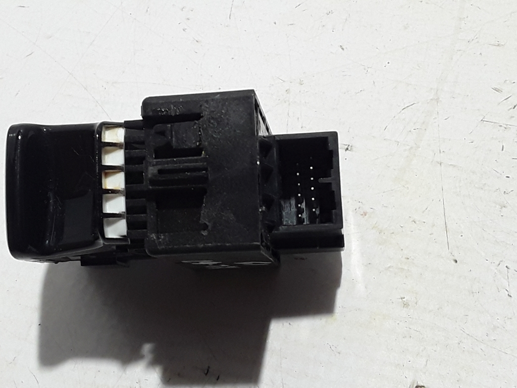 Naudotas VOLVO XC40 Jungiklis rankinio stabdžio 31456219