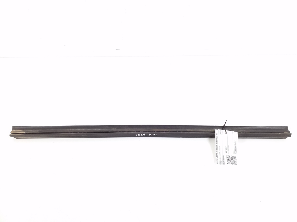 Naudotas Mercedes Benz Vito Priekinių durų juostelė prie stiklo vidinė ...