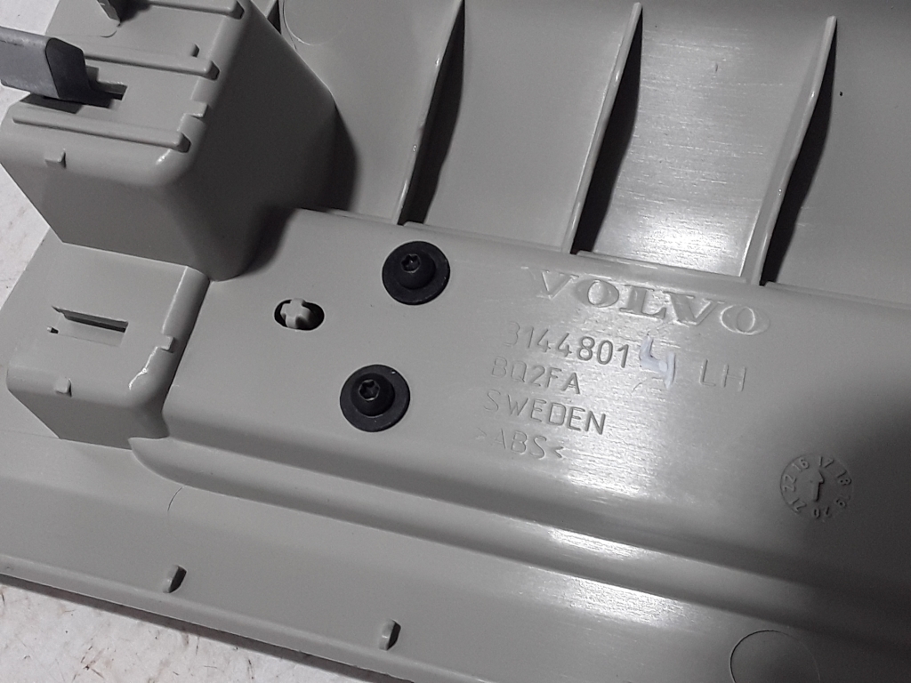 Used VOLVO XC60 Inner threshold trim 31448014