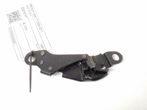 Использовал Mercedes Benz SLK-Class Еще одна деталь крыши A2307901377