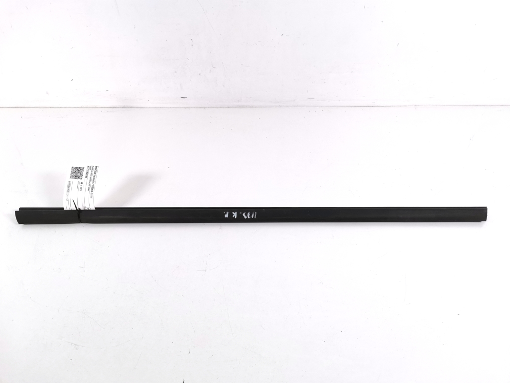 Used Mercedes Benz SLK-Class Front door strip to the glass inner ...